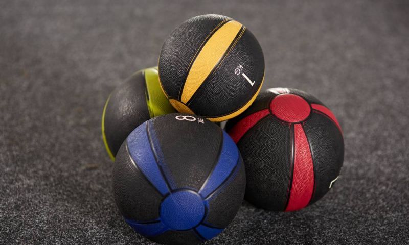 Balón Medicinal: para qué sirve, juegos y ejercicios ¡Toma nota!